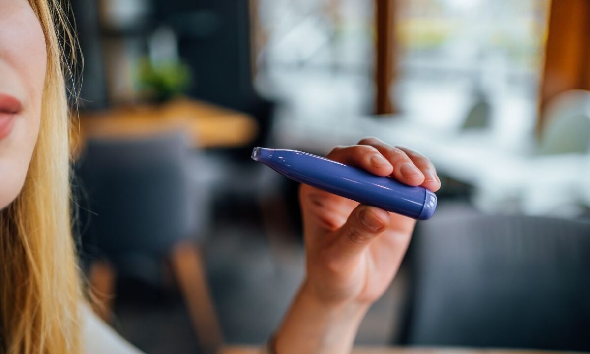 Difference Between Live Resin and Distillate Vape | 2024