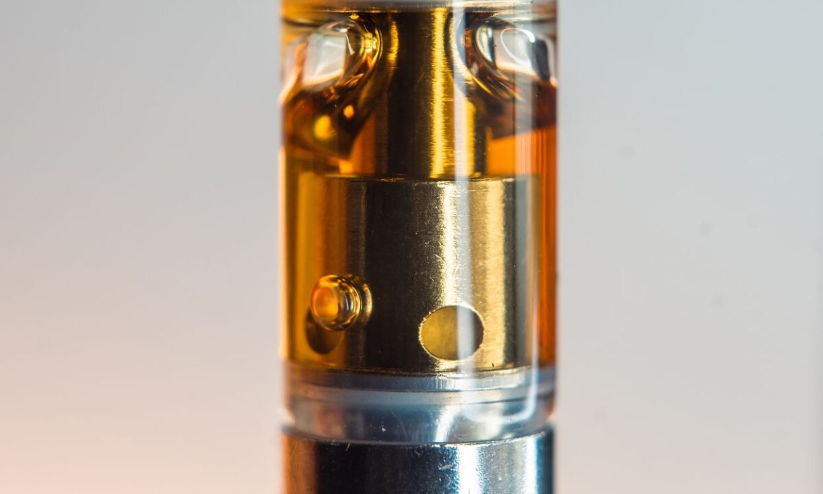 Difference Between Live Resin and Distillate Vape | 2024